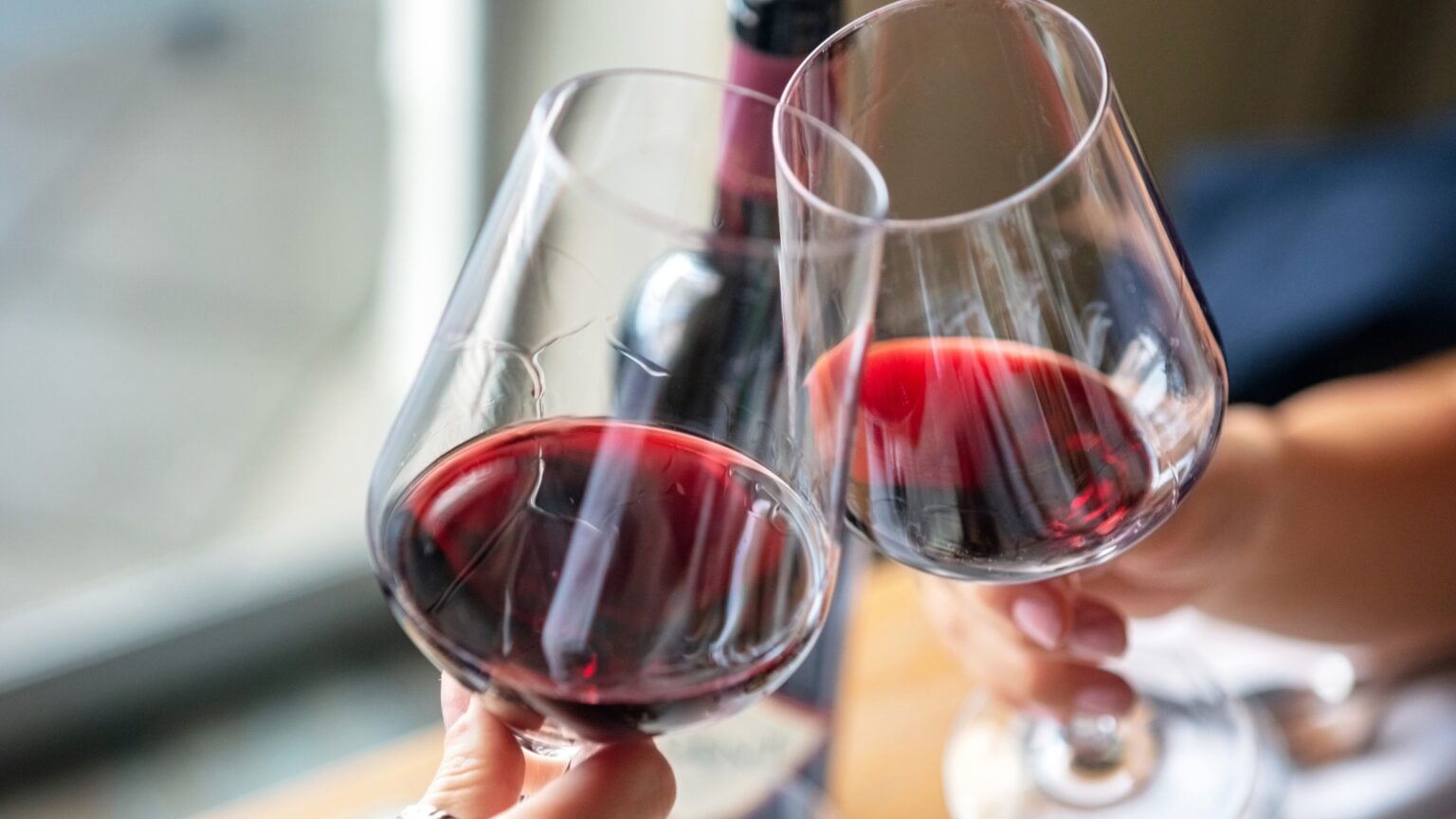 How Sparkling Wine Is Made: Putting the Bubbles in Traditional Method - Wine 365