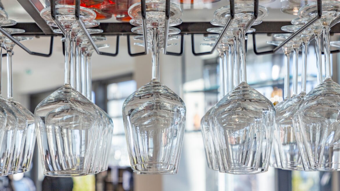 Best Ways to Clean Your Wine Glass: A Guide to Sparkling Perfection ...