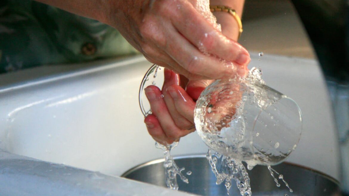 Best Ways to Clean Your Wine Glass: A Guide to Sparkling Perfection ...