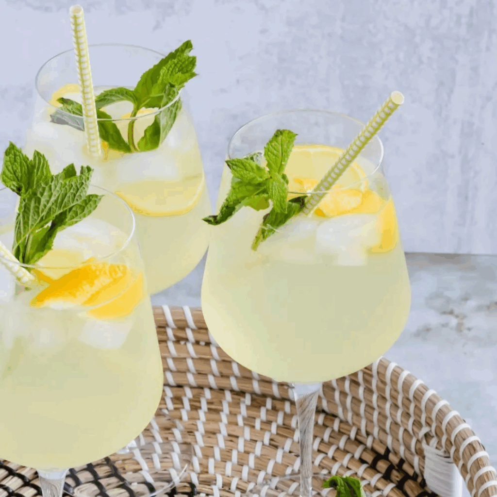 Bubbly Basics: How to Choose the Right Sparkling Wine for Your Spritz ...