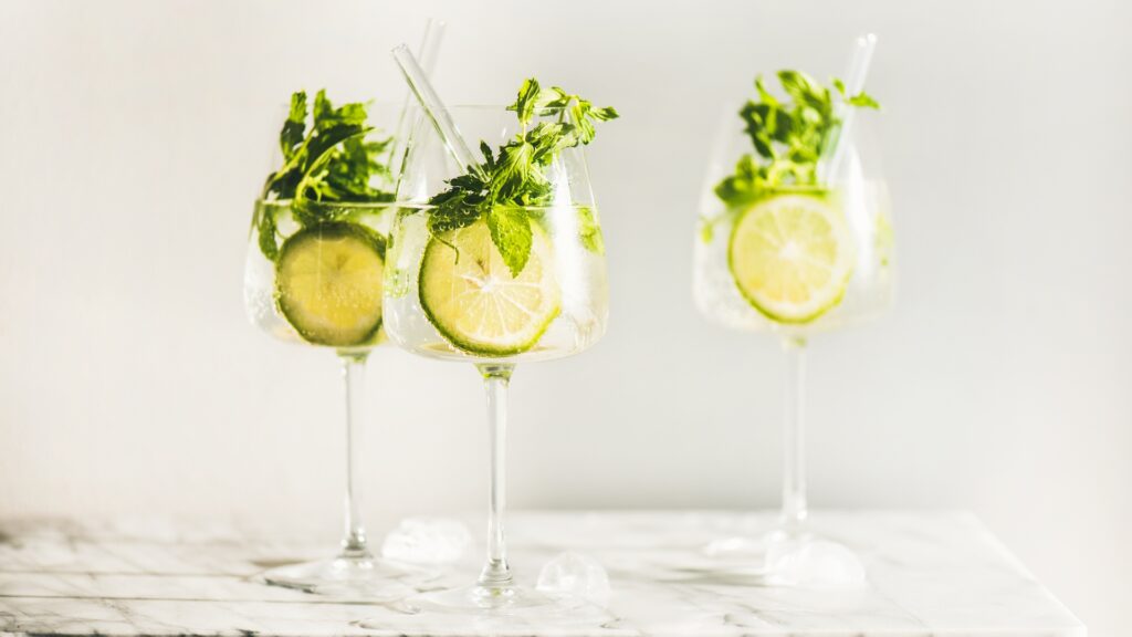 Bubbly Basics: How to Choose the Right Sparkling Wine for Your Spritz ...